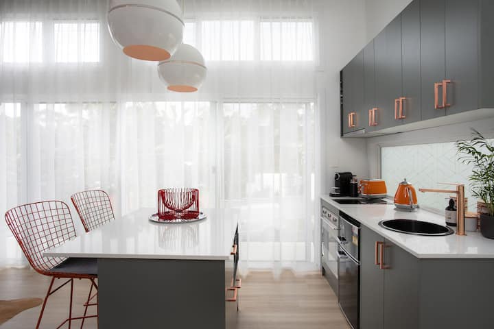 Retro Retreat - By Coast Hosting - Terrigal