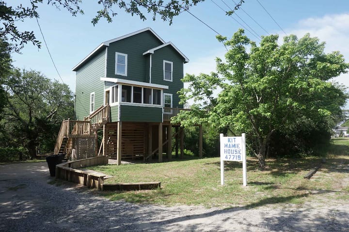 3 Bedroom Cottage W/ 1 King, 1 Queen & 4 Twins - Buxton, NC