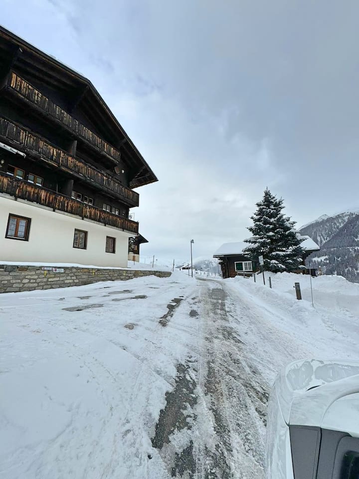 Alpine Apartment W/ Balcony – Goms Valley - Reckingen-Gluringen