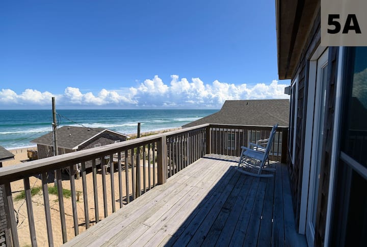 Superior Oceanview King With Pullout Couch - Avon, NC