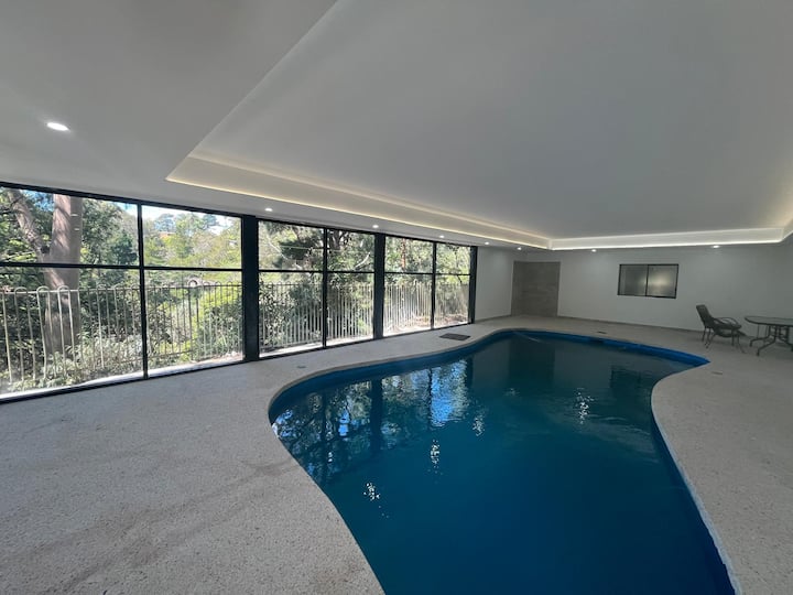 A Peaceful Break Amidst Lush Greenery And Birds - Mitcham