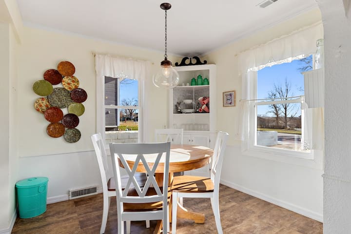 Charming 1940's Cottage In Central Location - Rapid City, SD