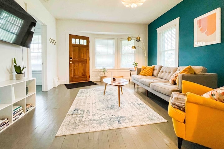 The Midcentury Modern 5 Min To Airport Pets! - Columbia, OH