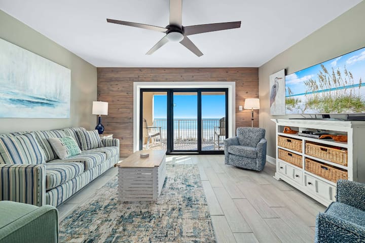 Casa Del Sol B1 | Gulf-front + Pool - Gulf Shores, AL
