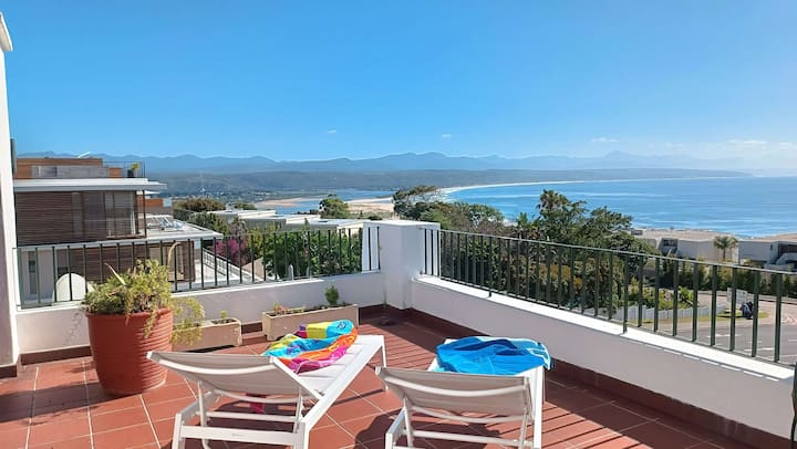 Hill House Holiday | Back-up Power, Sea Views - Plettenberg Bay