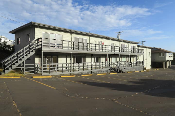 Courtyard 1st Floor Suite - #31 Ocean Terrace - Lincoln City, OR