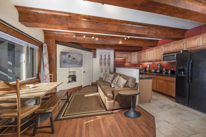 Cozy Condo In The Heart Of Dillon - Dillon, CO