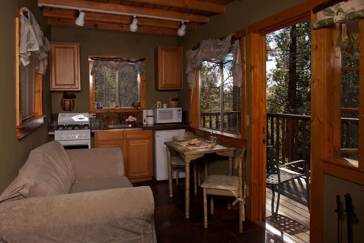 Idyllwild Bunkhouse - Queen Cabin Studio - No Pets (Forest Hideaway) - Idyllwild-Pine Cove, CA