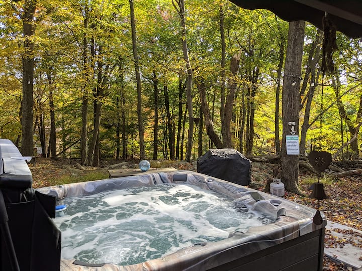 Harmony Cottage By Avantstay | Lake Access, Hottub - Pennsylvania