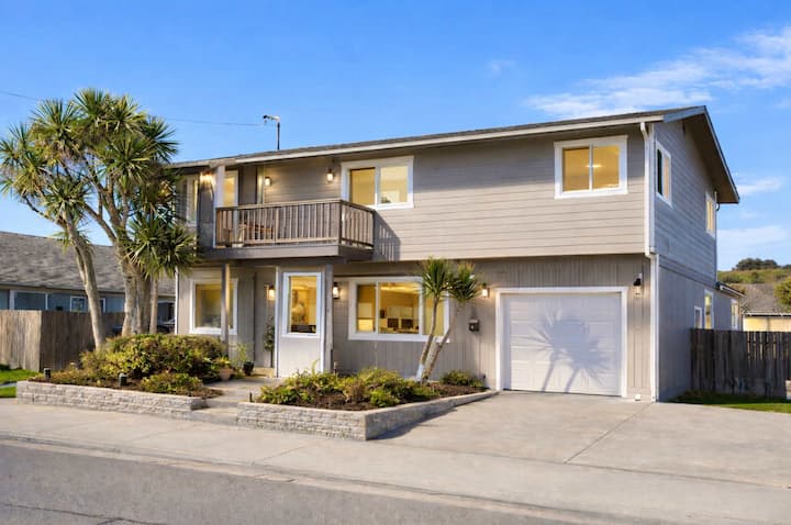 Pacific Seaside House By Pebble Beach & Redwoods - Crescent City, CA