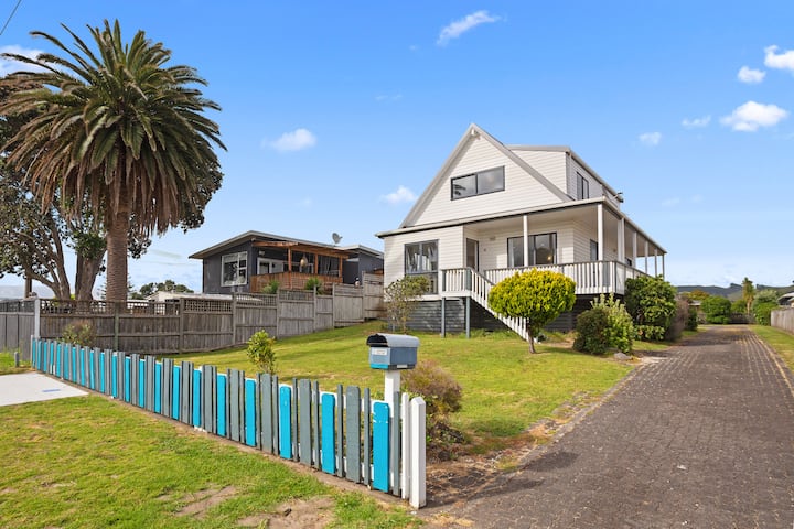 A Wave From It All - Waihi Beach Holiday Home - Waihi Beach