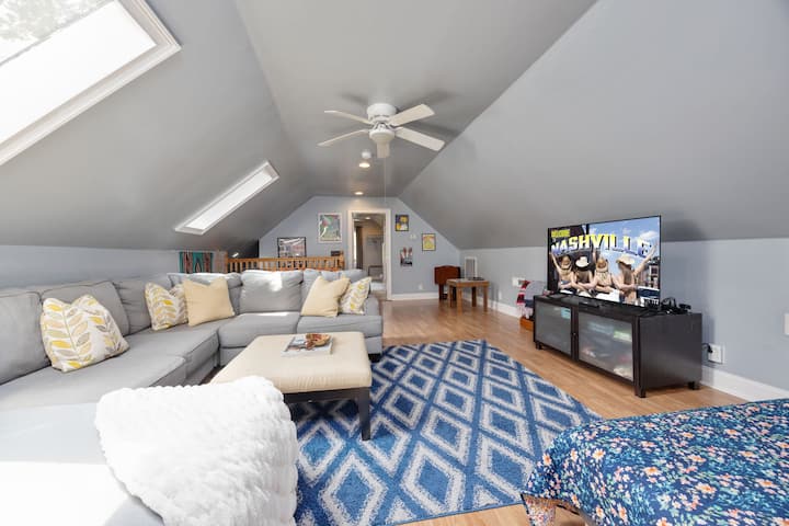 Trendy Germantown Stay | 3br | Game Room|10 Guests - Nashville