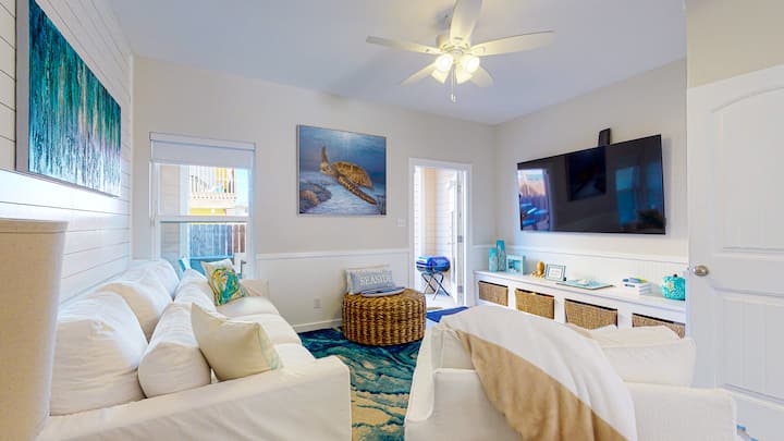 Shared Heated Shared Pool, 1 Minute To Beach, Golf Cart Access - Port Aransas, TX