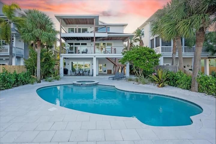 Waterfront Home  Accommodates Up To 10 Guests! - St. Pete Beach, FL