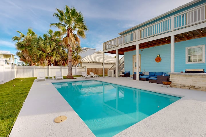 Private Pool Boardwalk, Golf Cart Included - Port Aransas, TX