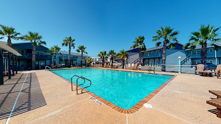 Shared Pool, Walk Path To Beach, Golf Cart Access - Port Aransas, TX