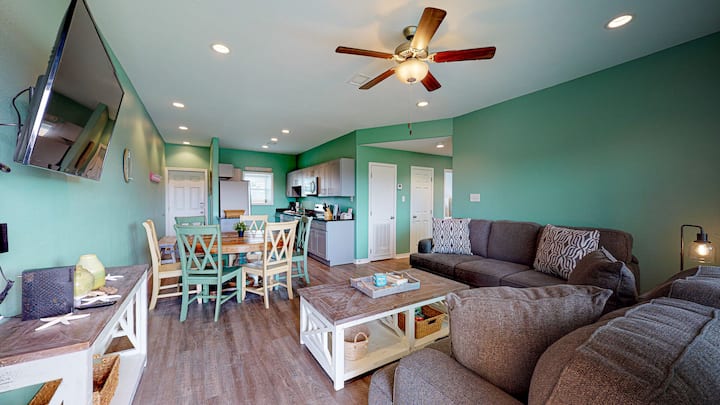Walk To Sandfest, Shared Pools, Boardwalk To Beach - Port Aransas, TX