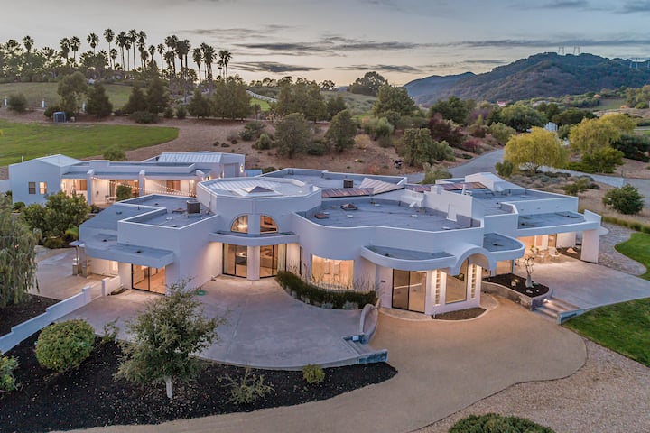 Avila Beach Estate: Exceptional Hope Ranch - San Luis Obispo, CA
