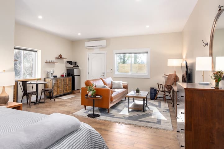 Eco-luxe 1bdr W/ Patio + Free Tix | Near Biltmore - アシュビル, NC