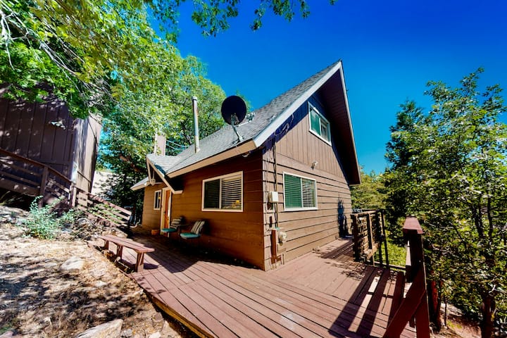 Charming 3br Dog Friendly | Fireplace | Deck - Crestline, CA