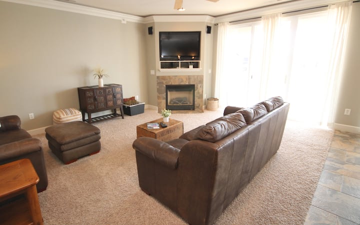 Lands End 654-2 Bedroom-king Beds - Osage Beach, MO