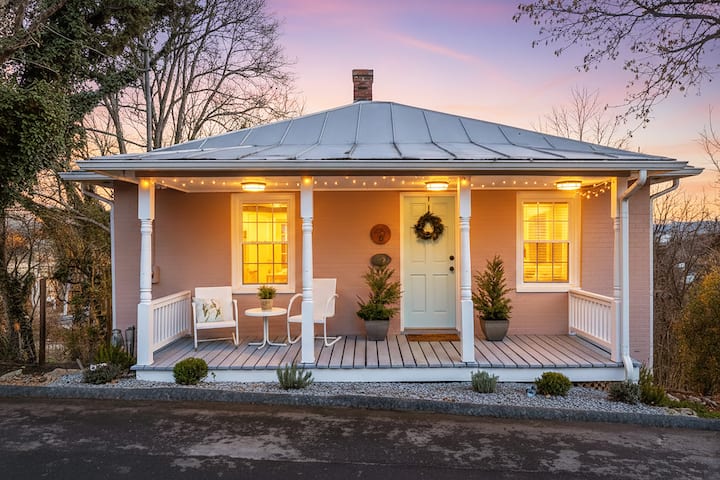 "The Sparrow" At Historic Downtown Staunton - Staunton, VA