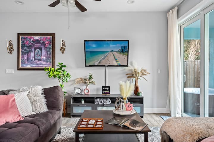 Heart Of Downtown, Hot Tub, Pet-friendly, King Bed - Tampa, FL