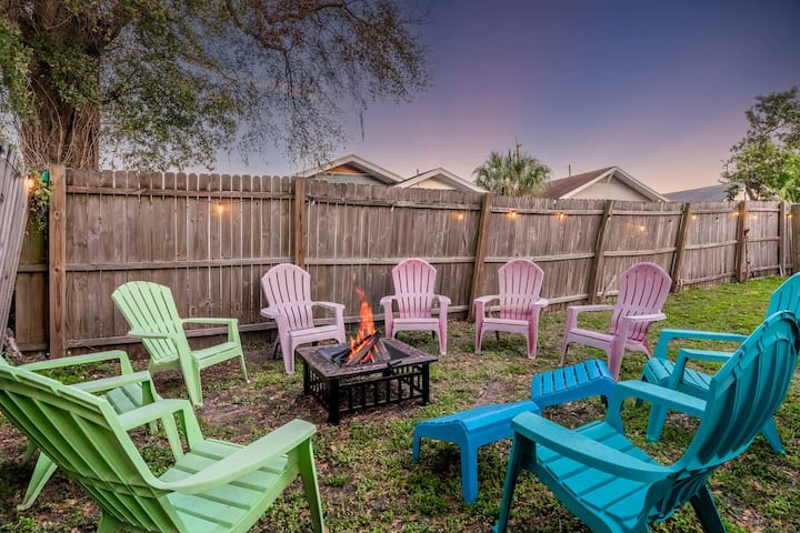 By Downtown | Hot Tub | Backyard | King Bed | Pets - Tampa, FL