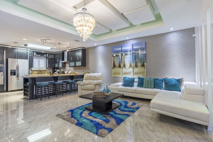 Stylish Townhouse  Roof Deck ​​​​​​​ Pool - South Padre Island