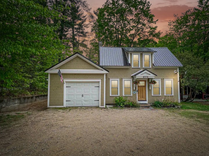 Cozy Home, Walk To N. Conway Village + Cranmore! - Conway, NH