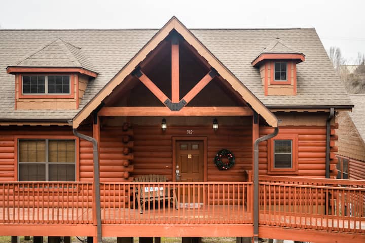 A Great Place To Unfurl! Relaxing Cabin Near Shows - Branson, MO