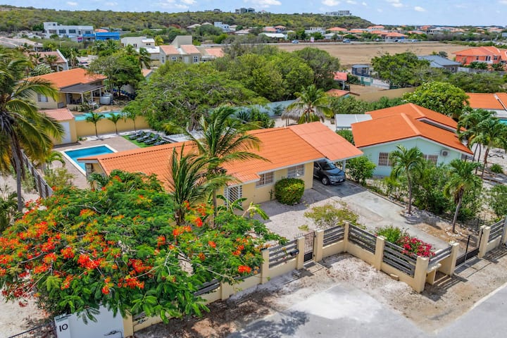 Villa Montana, Tropical Garden, Private Pool, Car - Curaçao