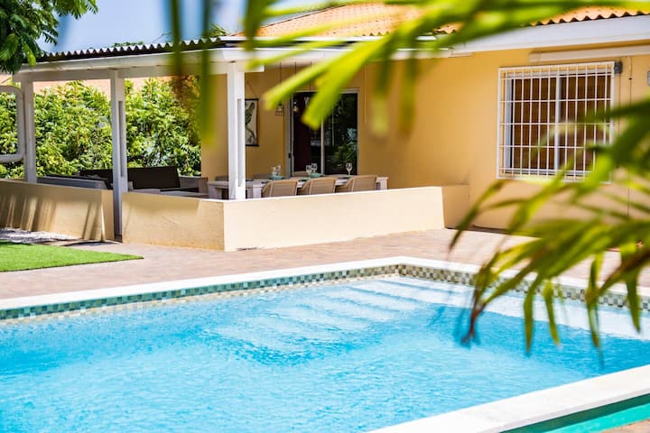 Villa Montana, Tropical Garden, Private Pool, Car - Curaçao