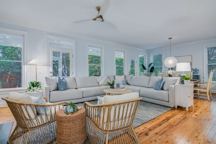 Escape To Coastal Luxury In The Heart Of Bald Head - Bald Head Island, NC