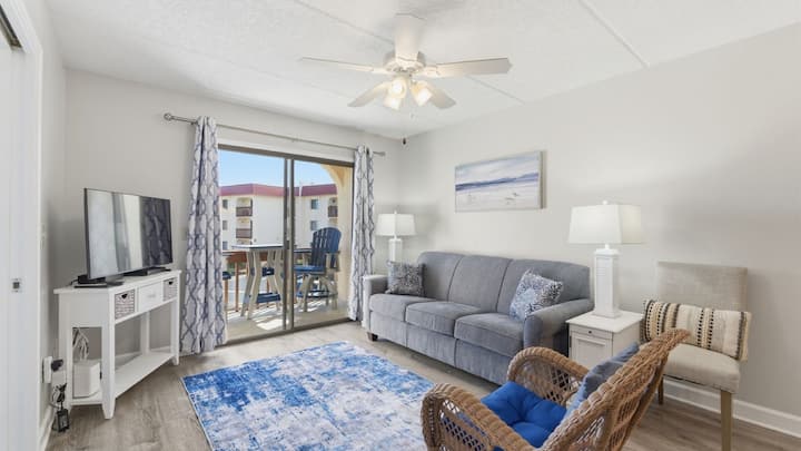 Spacious 2br/2ba Partial Ocean View Condo & Beach - St. Augustine Beach, FL