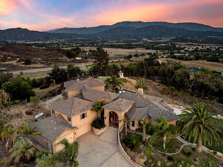 Luxury Estate W/ Pool, Home Theatre, Putting Green - Temecula, CA