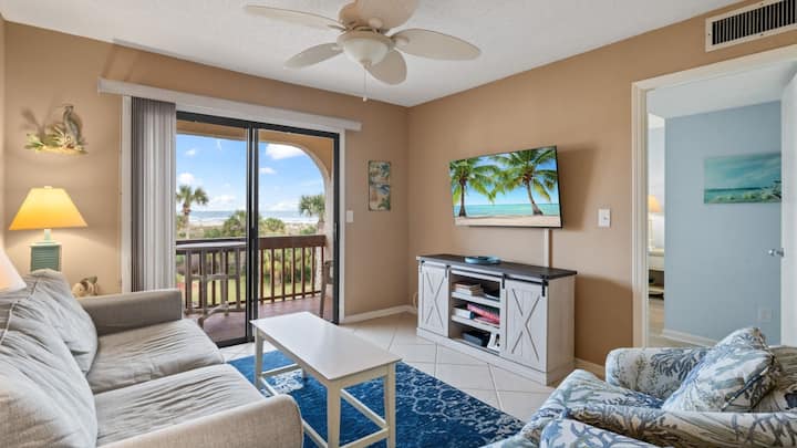 Ocean View 2br Getaway With Balcony, Pools, And Free Activities - セント・オーガスティン, FL