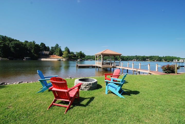 Timeless Memories By Socharm | Amazing Views & Guest Suite!| Dock & Firepit - Mooresville, NC