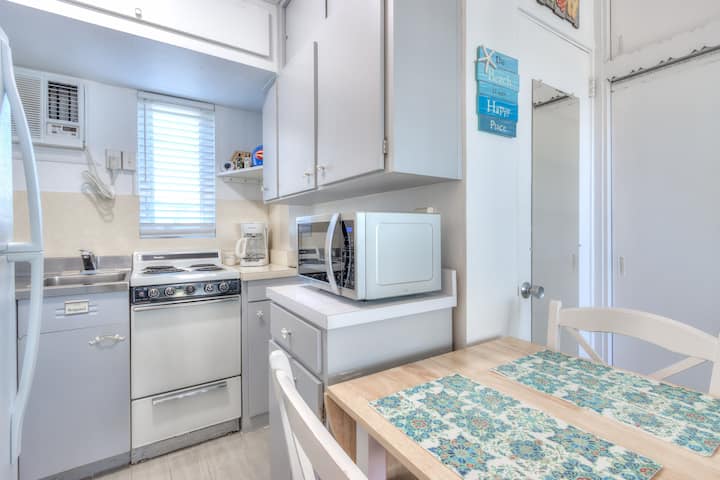 Beachfront Resort Suite With Heated Pool - Tt56 - Treasure Island, FL