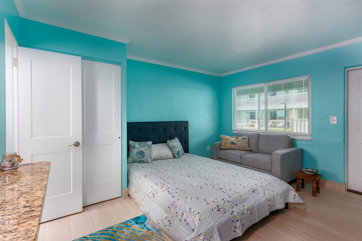 Heated Pool Access + Beachfront Studio Unit - Tt4 - Treasure Island, FL