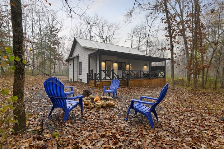 Farmhouse Retreat - Broken Bow, OK