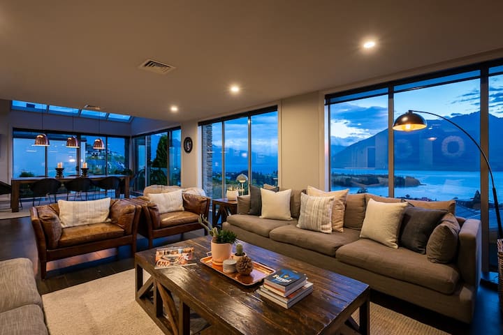 Limerick Lane | Lake Views, Bbq, Fireplace, A/c. - 퀸스타운