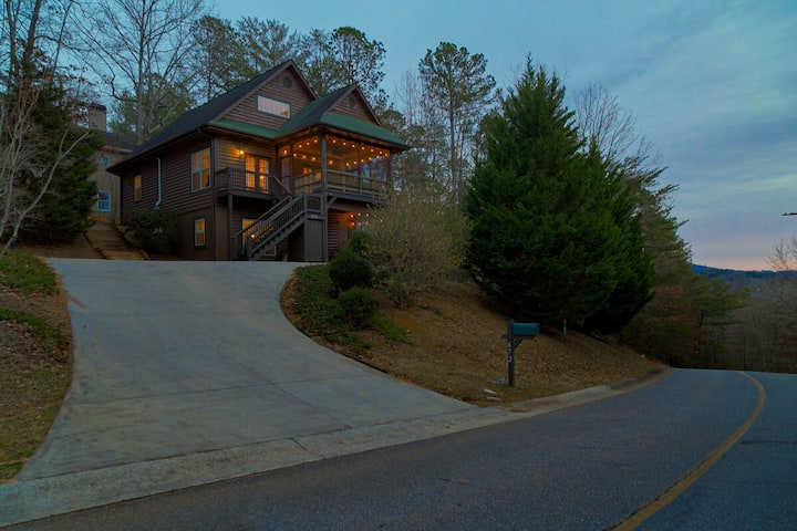 Woodland Lodge |4 Br| Helen| Hot Tub| Firepit - Sautee Nacoochee, GA