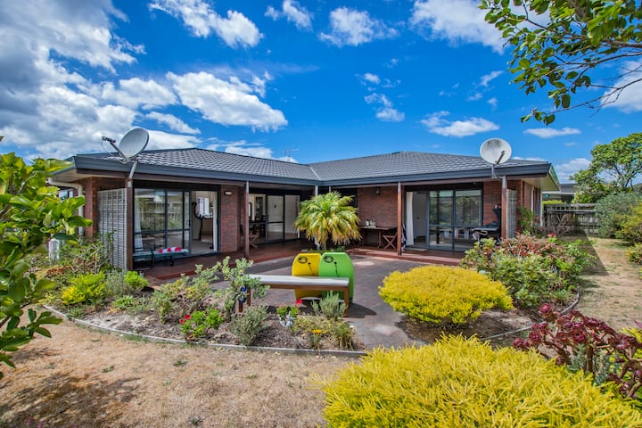 Bream Bay Bach - Ruakaka Holiday Home - Ruakākā