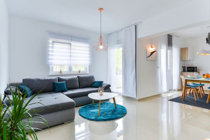 A-18589-a Appartement D'une Chambre Avec Le Balcon - Vir