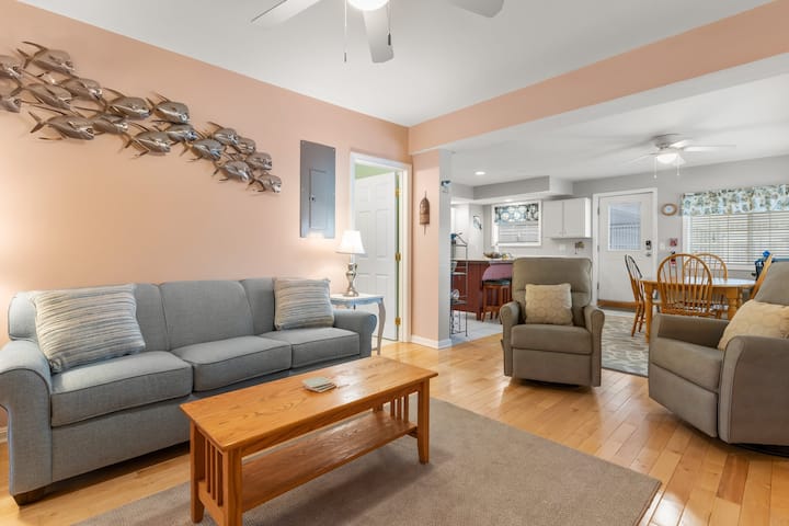 Steps From Beach | Pool | Parking | Large Deck - Portsmouth, NH