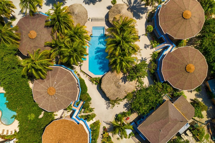 Romantic Poolside Condo At Oceanfront Resort - Belize