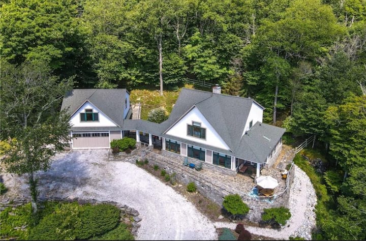 Pet-friendly Lodge Near Hiking & Skiing - Beech Mountain, NC