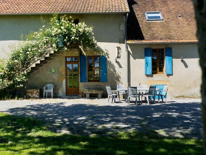Gîte Familial Avec Piscine Et Wifi à Souvigny - Allier