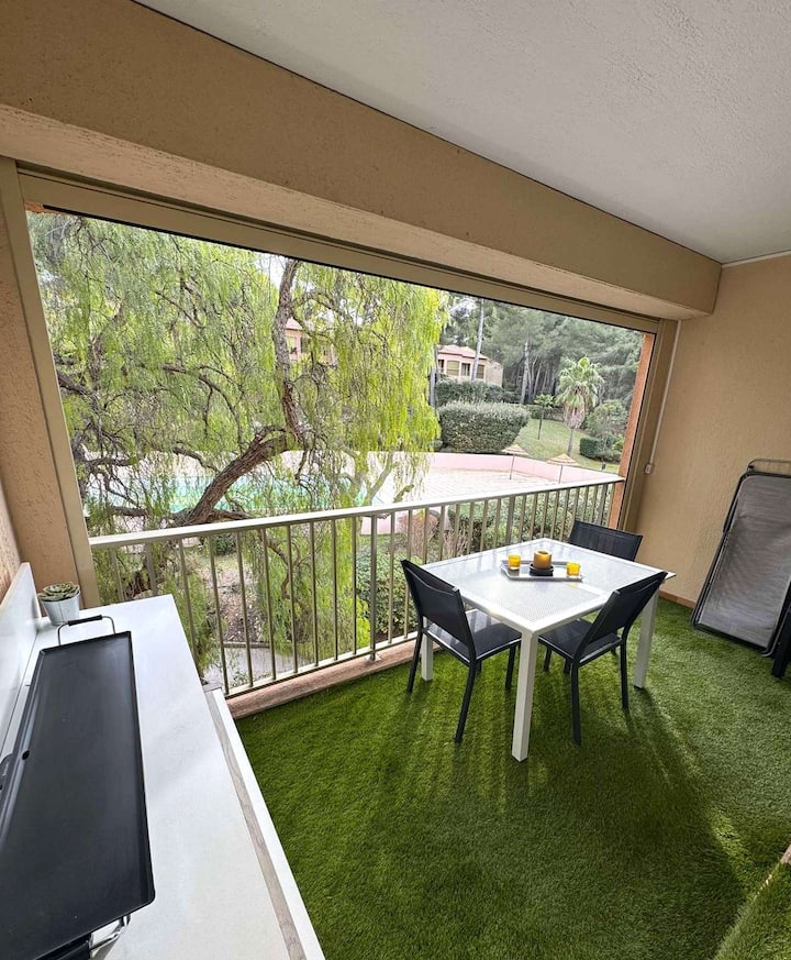 Appartement Type 2 Avec Terrasse Dans Résidence Av - Le Castellet